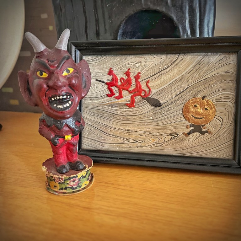 Vintage | The Haunted Lamp