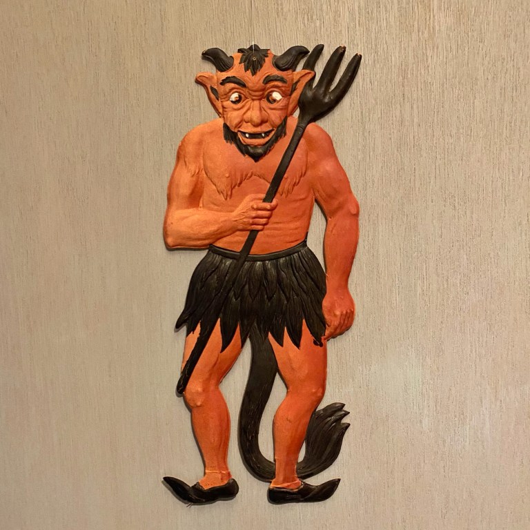 Vintage | The Haunted Lamp