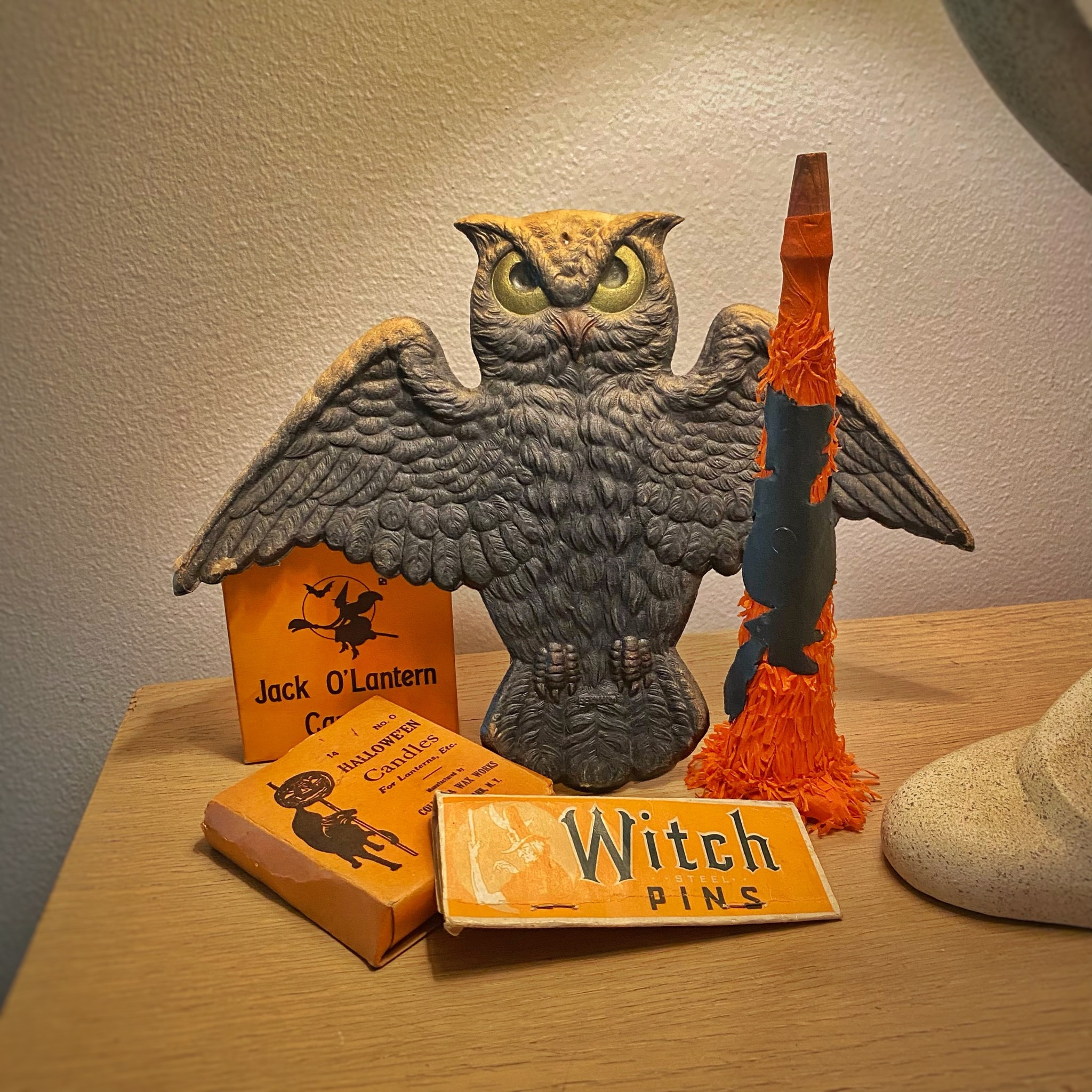 Vintage | The Haunted Lamp