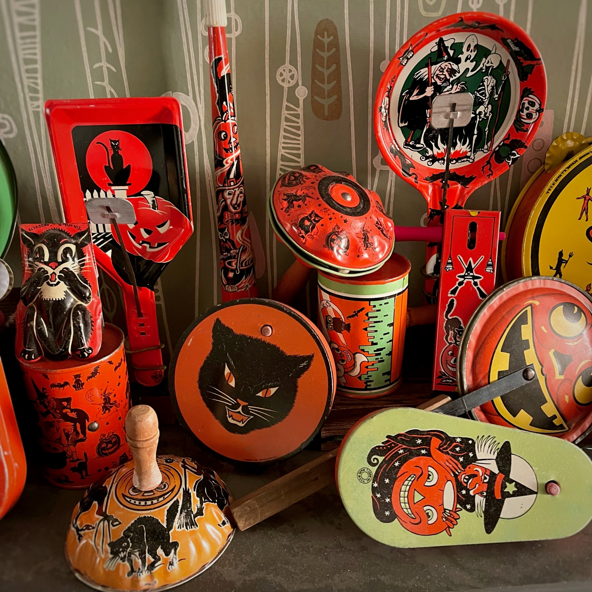 Vintage | The Haunted Lamp