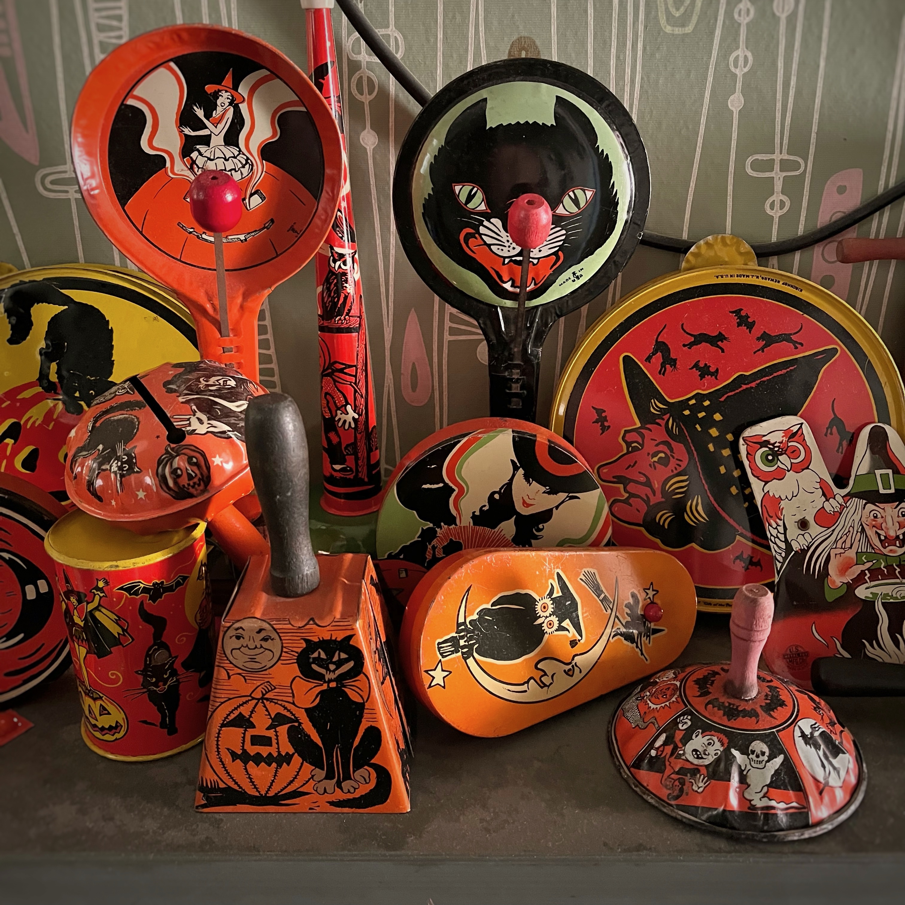 Vintage | The Haunted Lamp